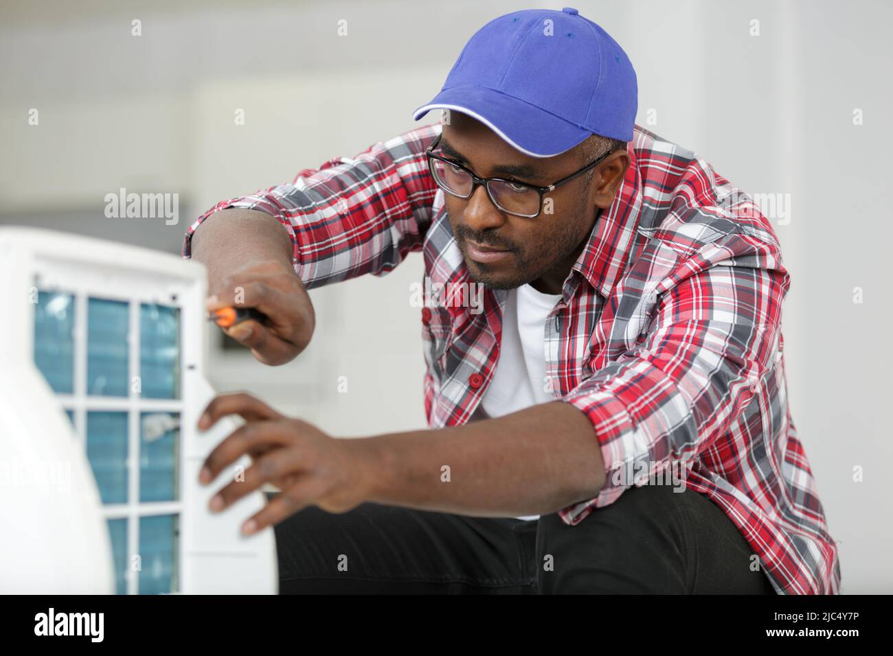 an air conditioning technician at work Stock Photo - Alamy
