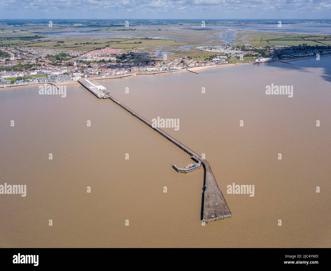 Walton-on-the-Naze, Pier & Beach Huts Stock Photo - Alamy