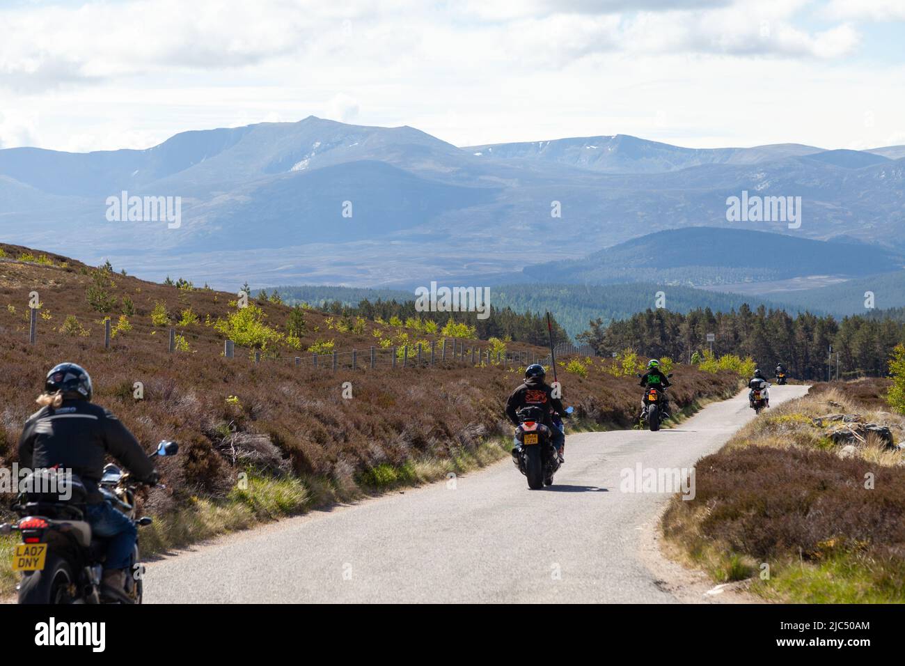Single track road in highlands hi-res stock photography and images - Alamy