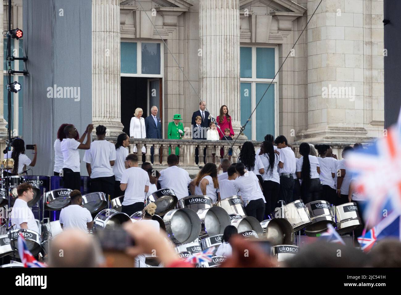 5th June 2022: Queen Elizabeth and The Royal Family balcony appearance ...