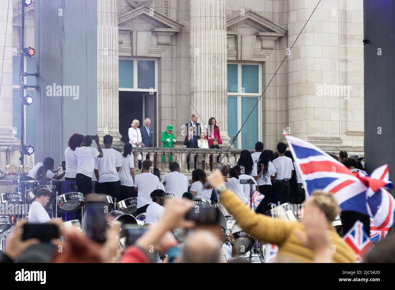 5th June 2022: Queen Elizabeth and The Royal Family balcony appearance ...
