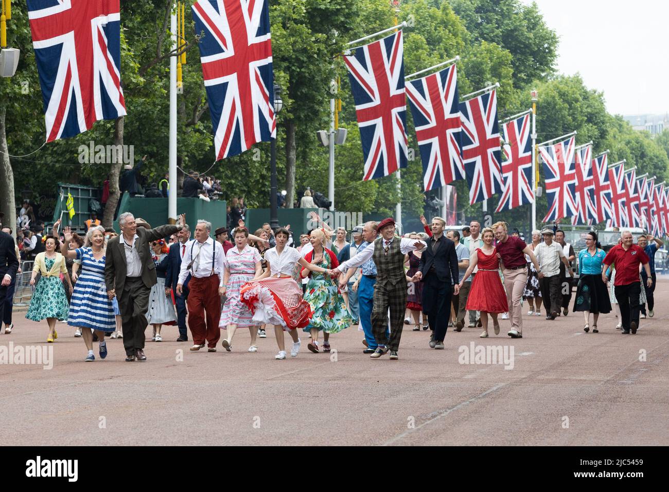5th June 2022 - Participants in 1950s fashion take part in Queen ...