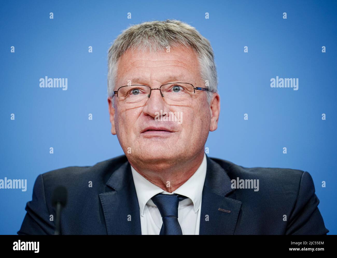 The center party hi-res stock photography and images - Alamy