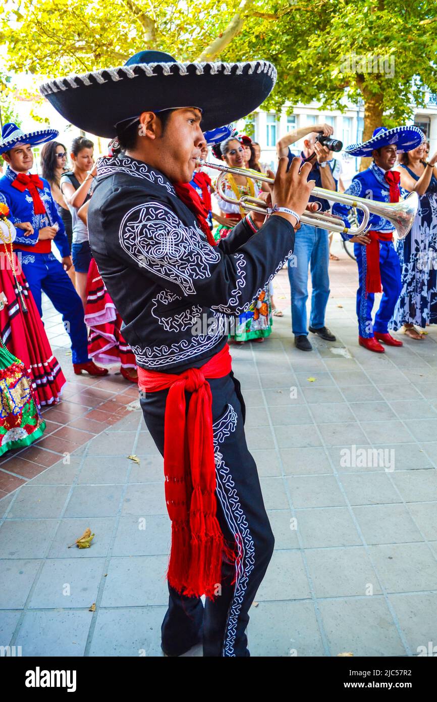 Mexican dancers dressed in stunning colorful bright costumes performing ...