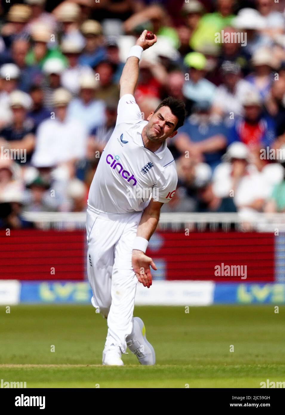 James anderson bowling 2022 hi-res stock photography and images - Alamy