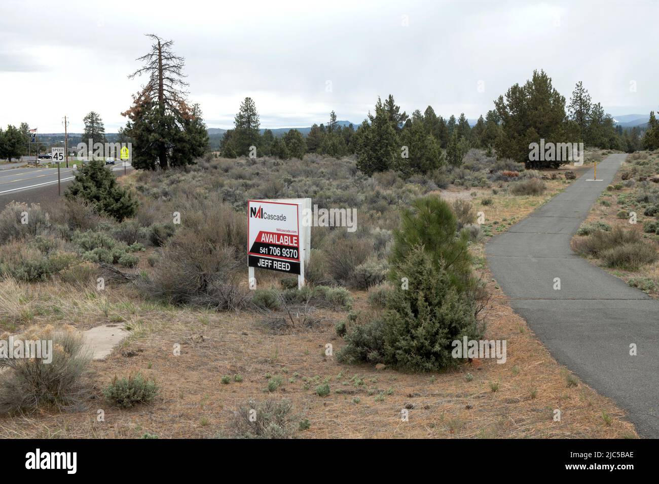 USA, Oregon, Bend, New Bend, Ferguson road and 27th street, southwest ...