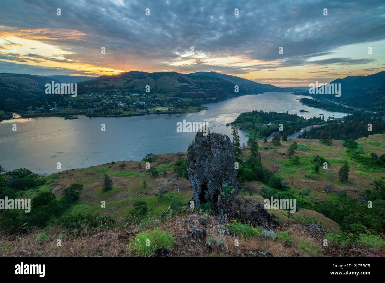 USA, Oregon, Columbia River Gorge, Rowena Plateau at sunrise *** Local ...