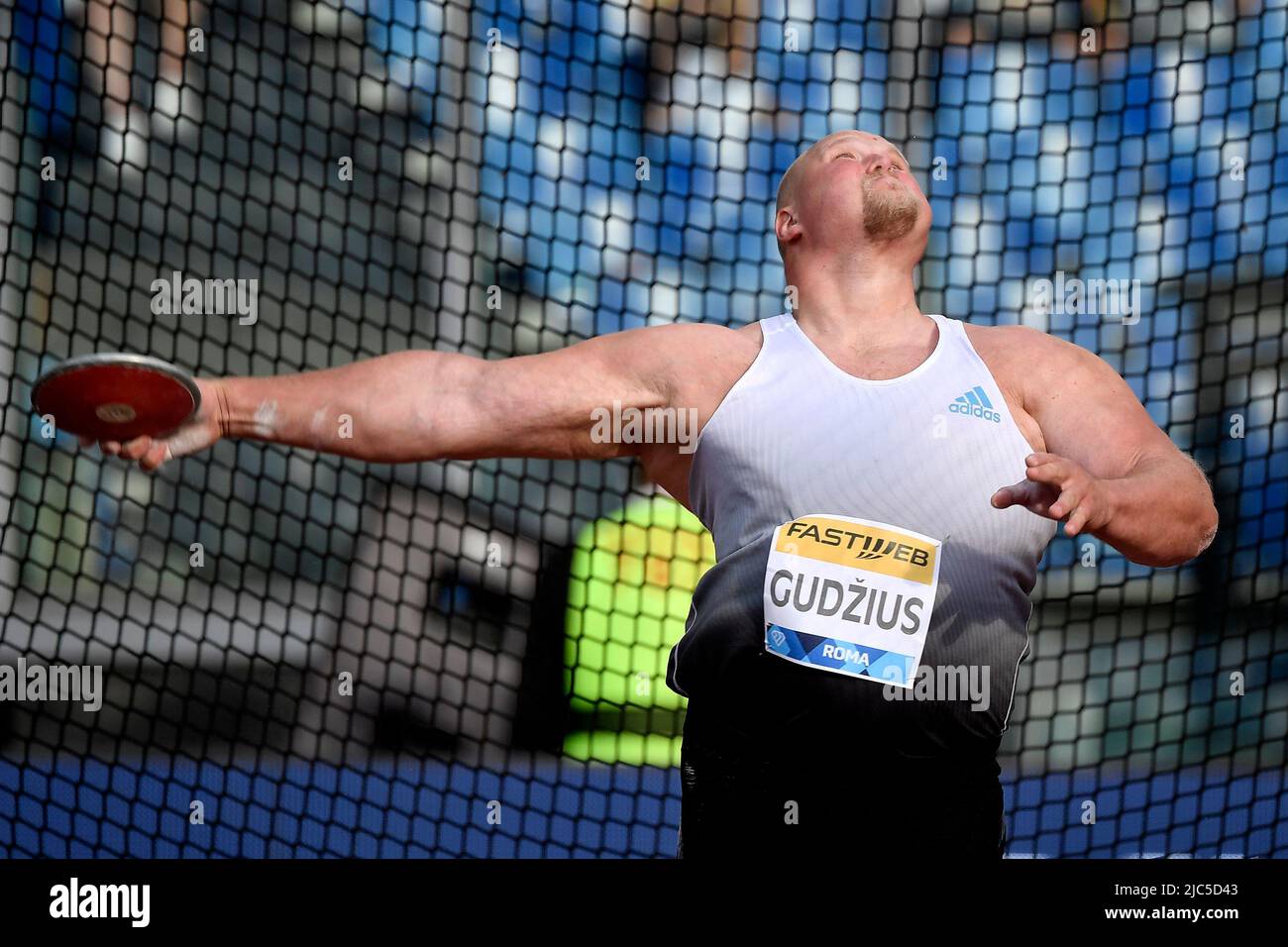 Athlete discus throw athletics discus hi-res stock photography and ...