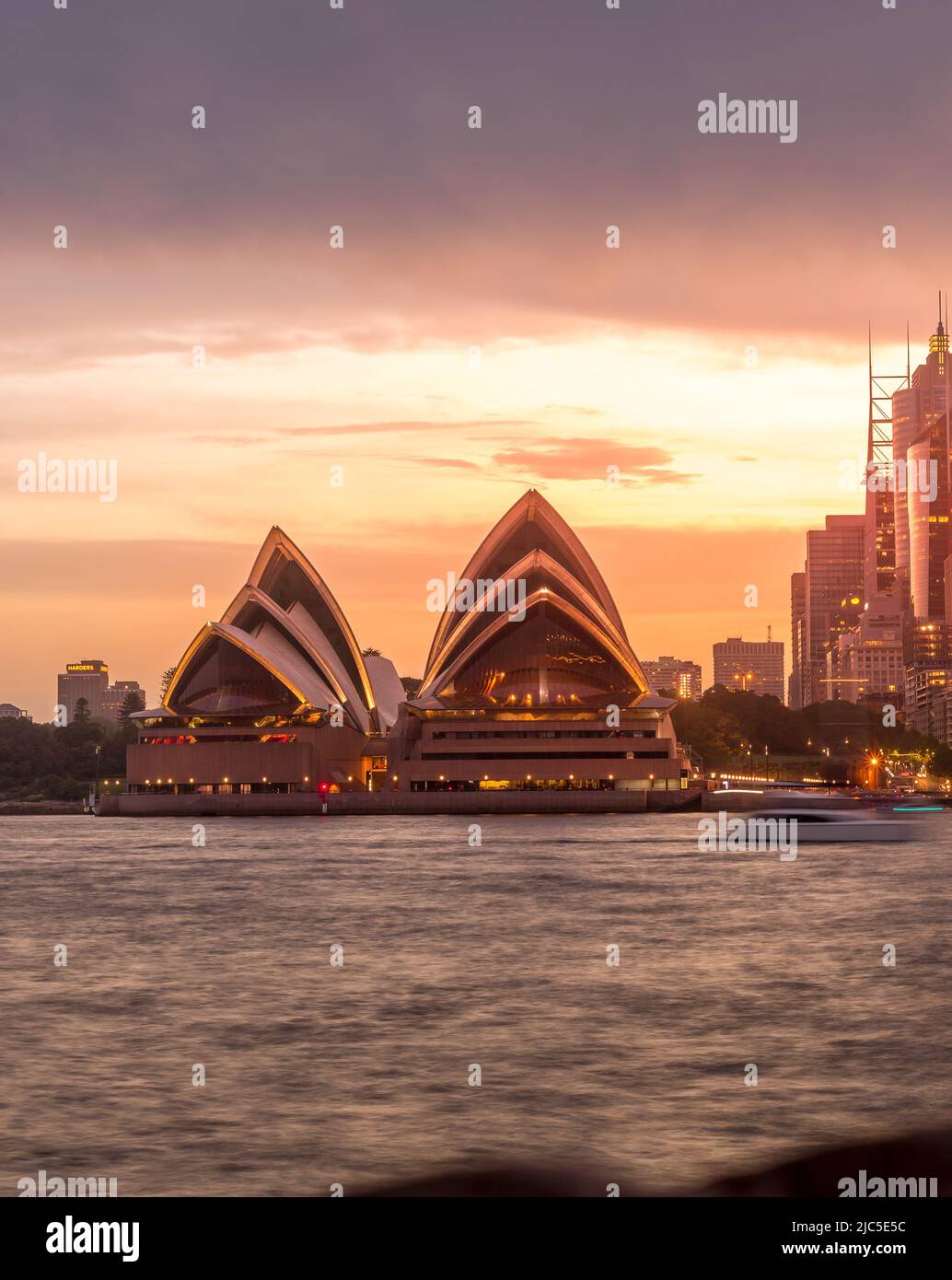 Sydney Opera House - Golden Hour - Sunset Stock Photo - Alamy