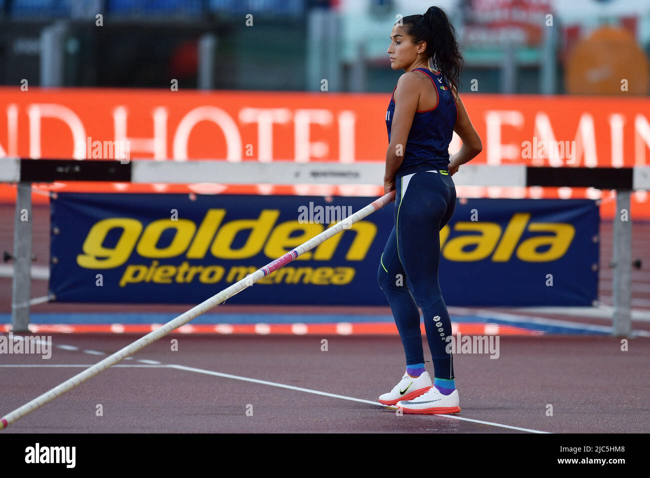 Roberta bruni pole vault hi-res stock photography and images - Alamy
