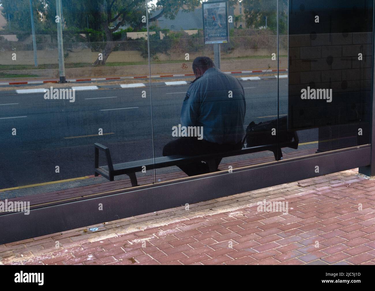 Man at the bus stop hi-res stock photography and images - Alamy