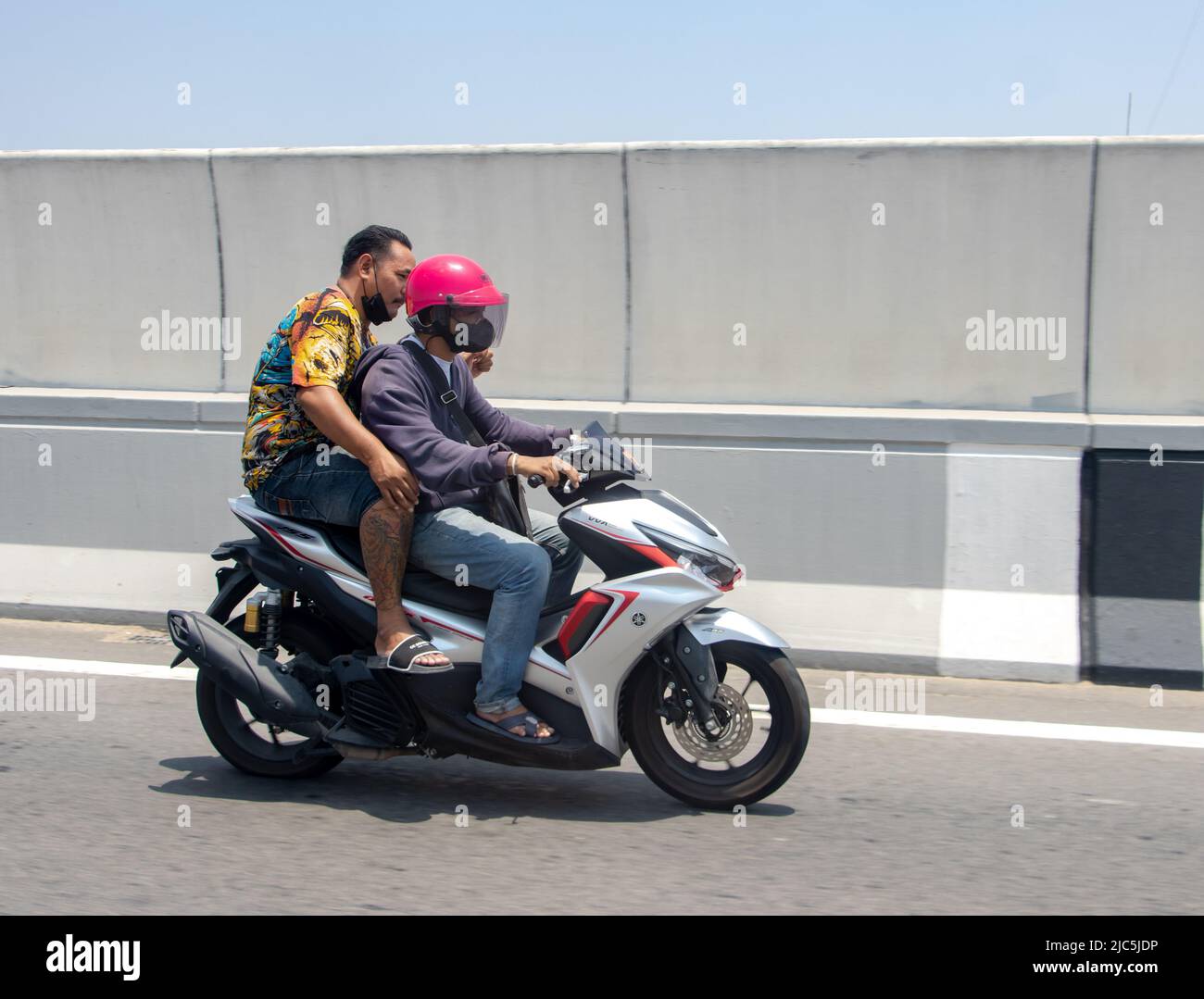 Two people on motorcycle hi-res stock photography and images - Alamy