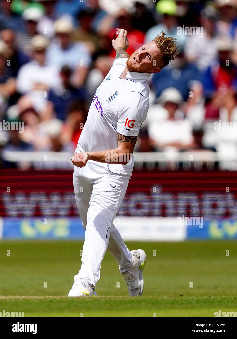Ben stokes bowling hi-res stock photography and images - Alamy