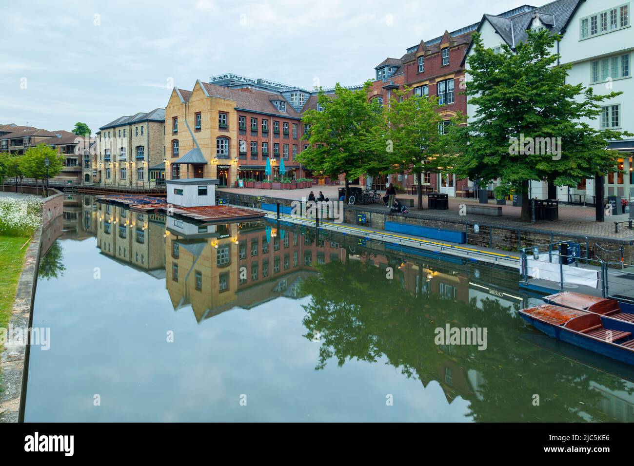 Evening on the riverside in Cambridge, England Stock Photo - Alamy