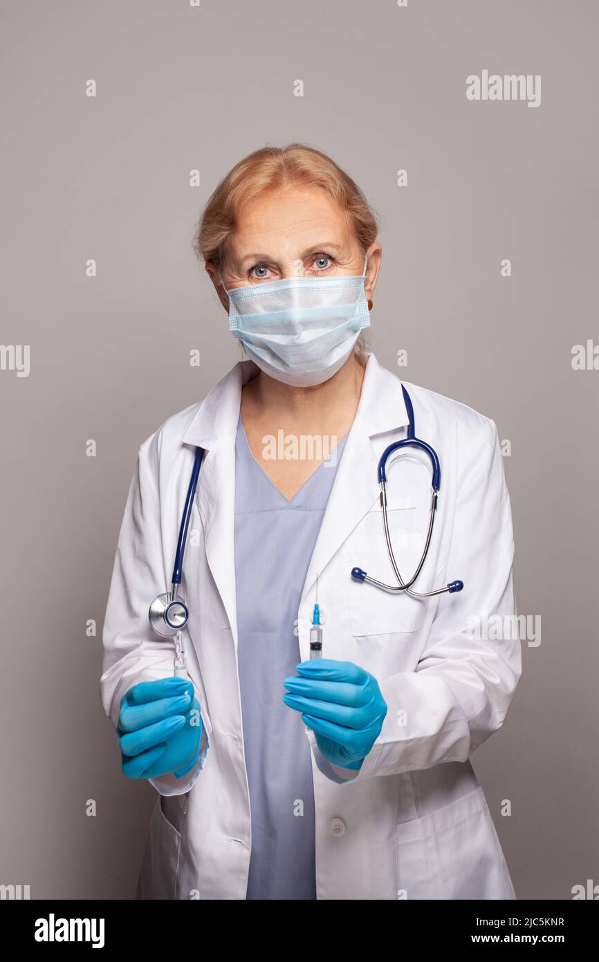 Woman doctor nurse syringe ready hi-res stock photography and images ...