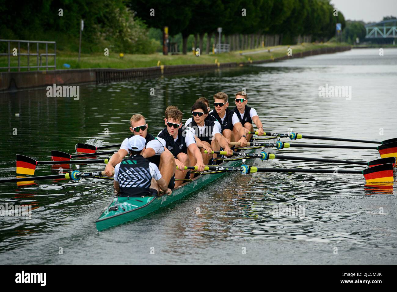 left to right helmsman Jonas WIESEN, Mattes SCHOENHERR (SchÃ¶nherr ...