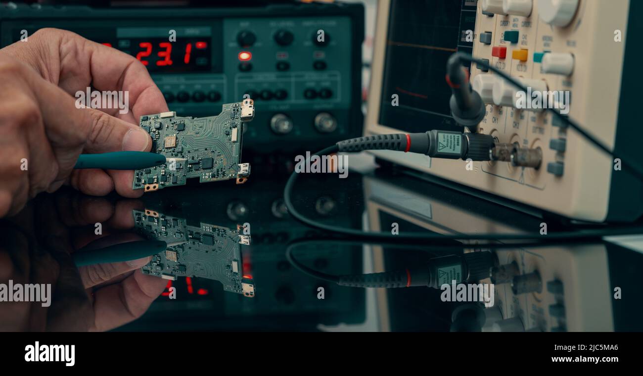 Development of the design of an electronic device in the laboratory of ...