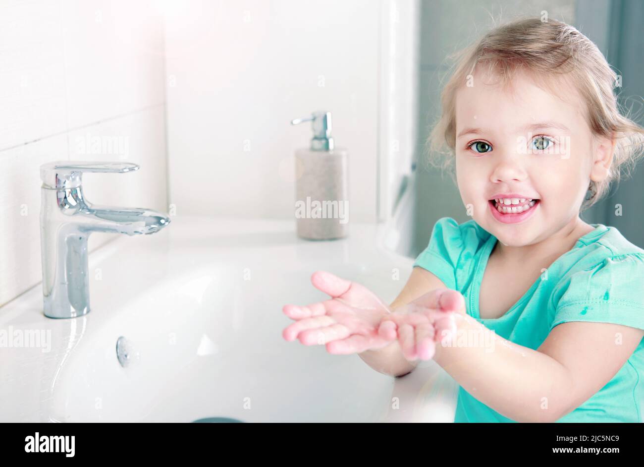 Kid washroom hi-res stock photography and images - Alamy