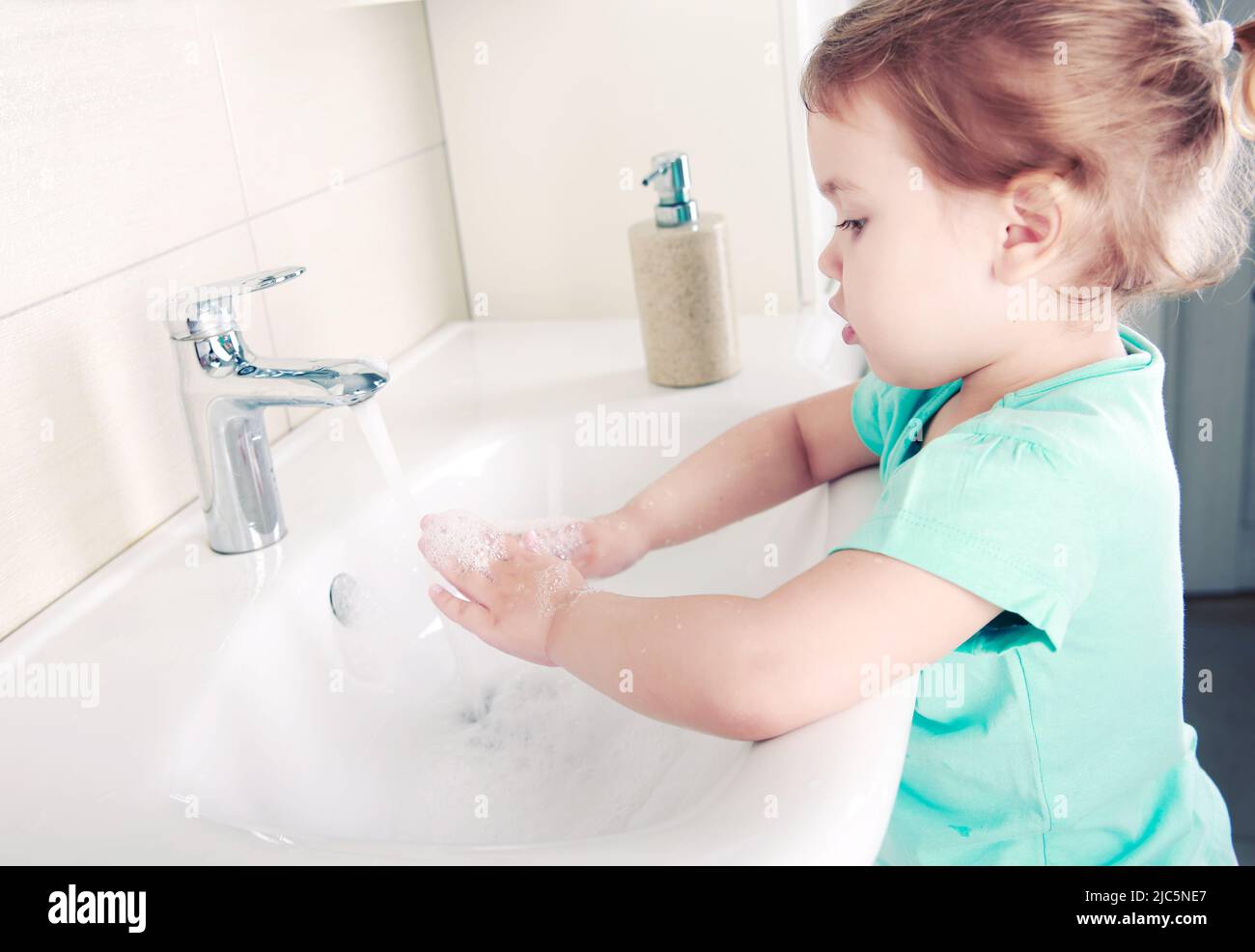 Kids hygiene hi-res stock photography and images - Alamy