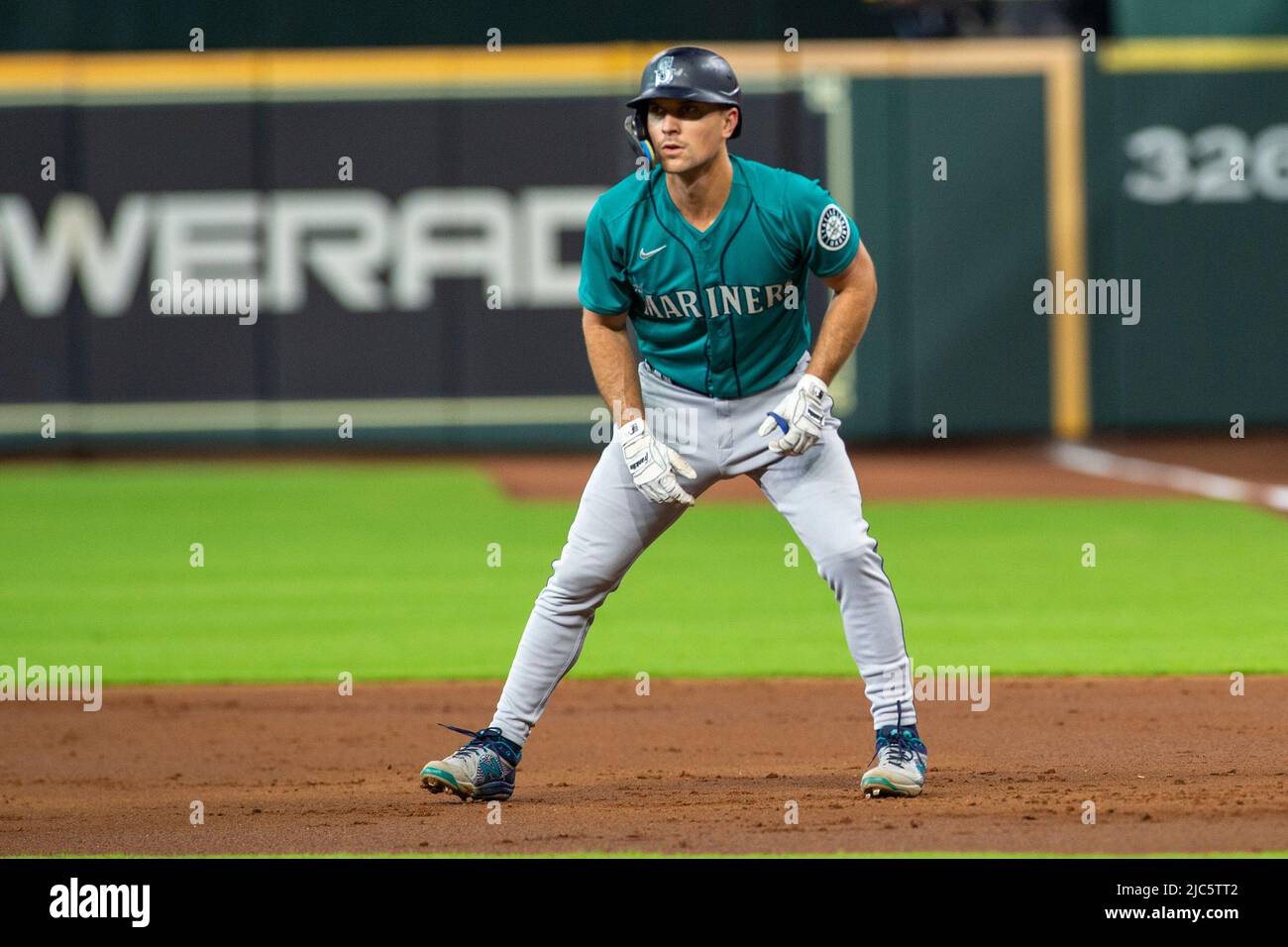 Seattle Mariners second baseman Adam Frazier (26) leads-off first after ...