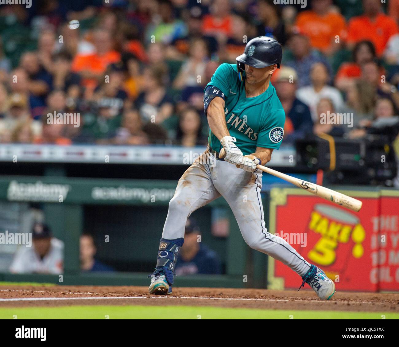 Seattle Mariners third baseman Eugenio Suarez (28) singles to center in ...