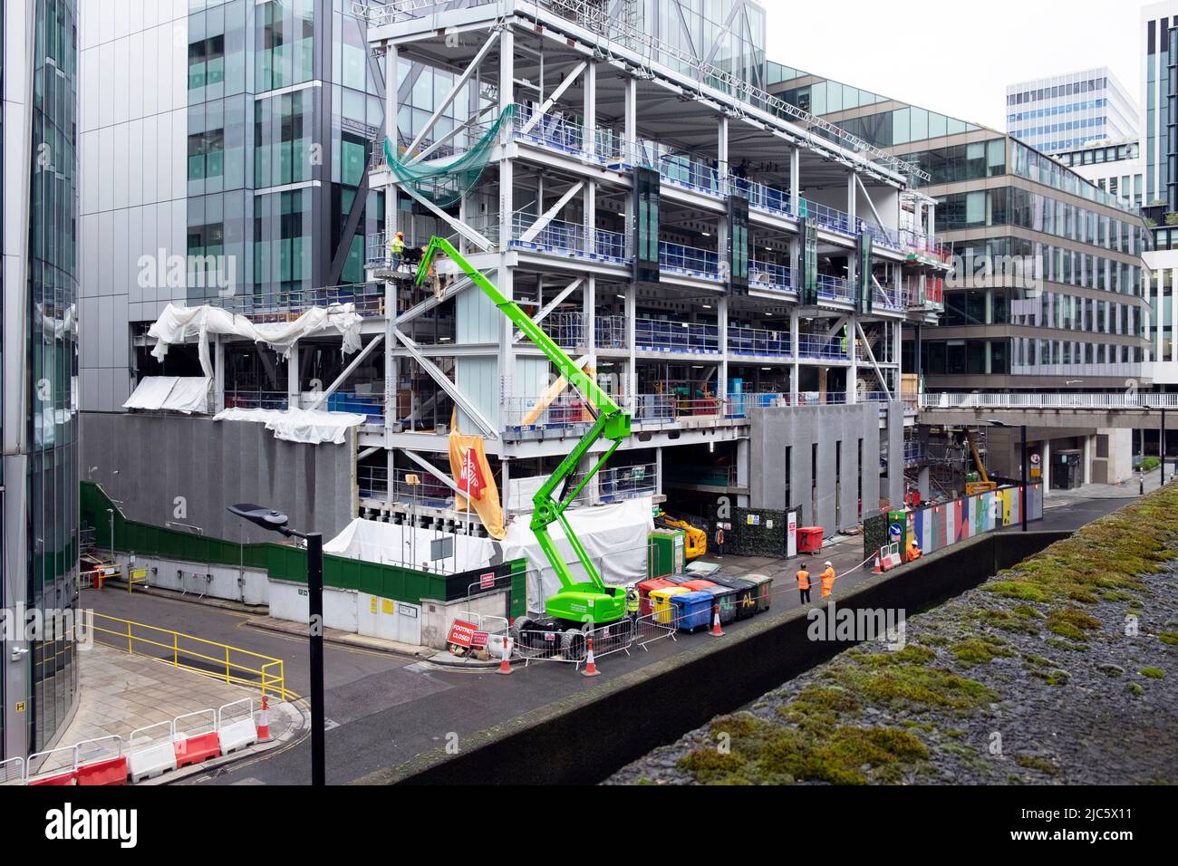 Cherry Picker or Articulated Boom Lift on back of 21 Moorfields ...