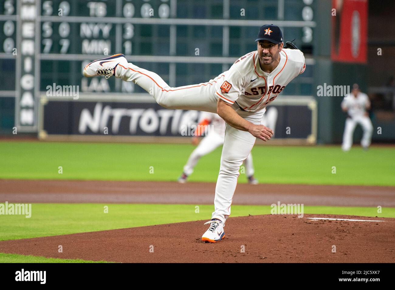 Houston Astros starting pitcher Justin Verlander (35) pitches in the ...