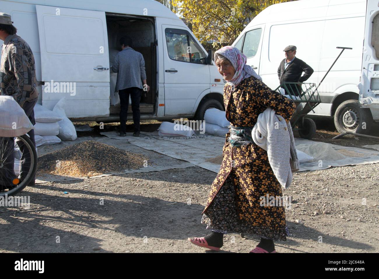 Gypsy woman and street hi-res stock photography and images - Alamy