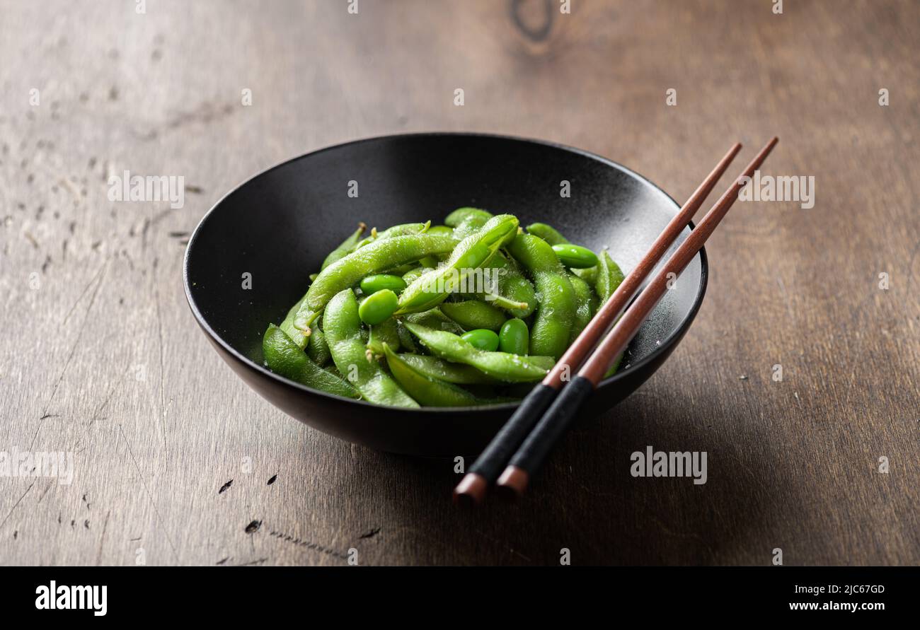 steamed edamame beans Stock Photo - Alamy