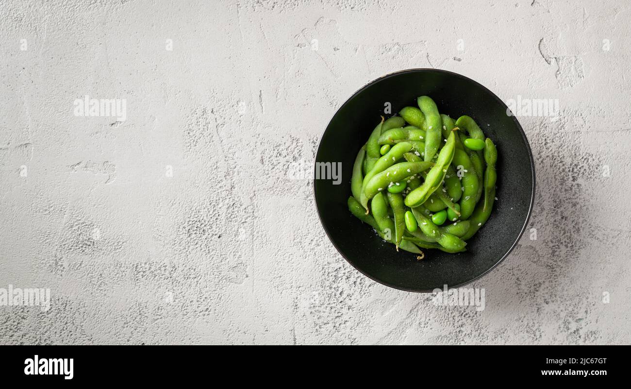 steamed edamame beans Stock Photo - Alamy