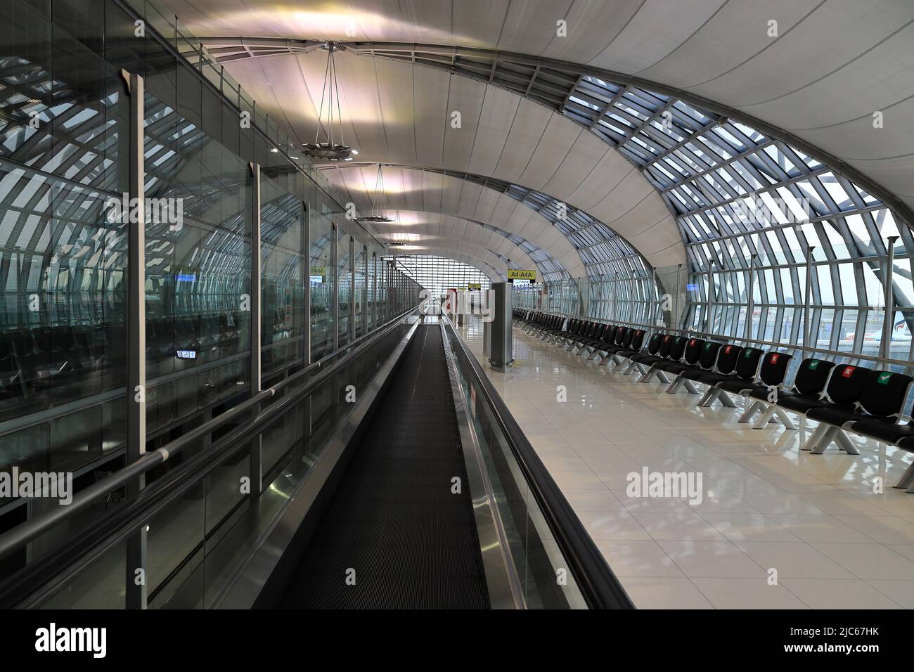 Corridor or walkway to departure gate at Suvarnabhumi Airport Stock ...
