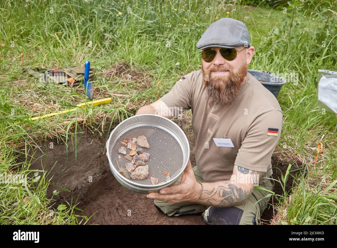 Archaeology sieve hi-res stock photography and images - Alamy