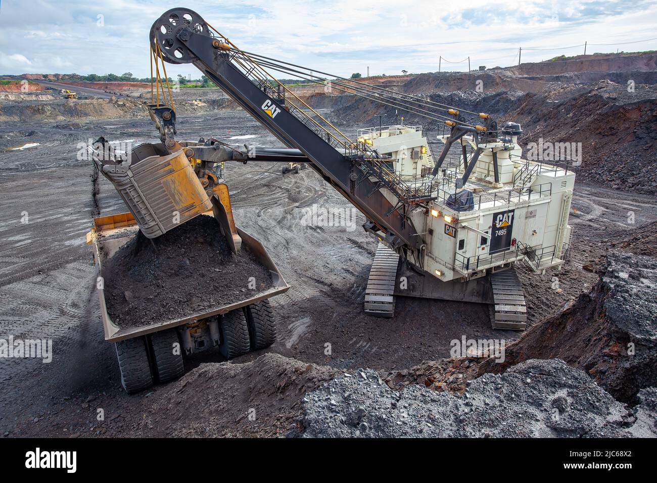 Mining operations extracting minerals hi-res stock photography and ...