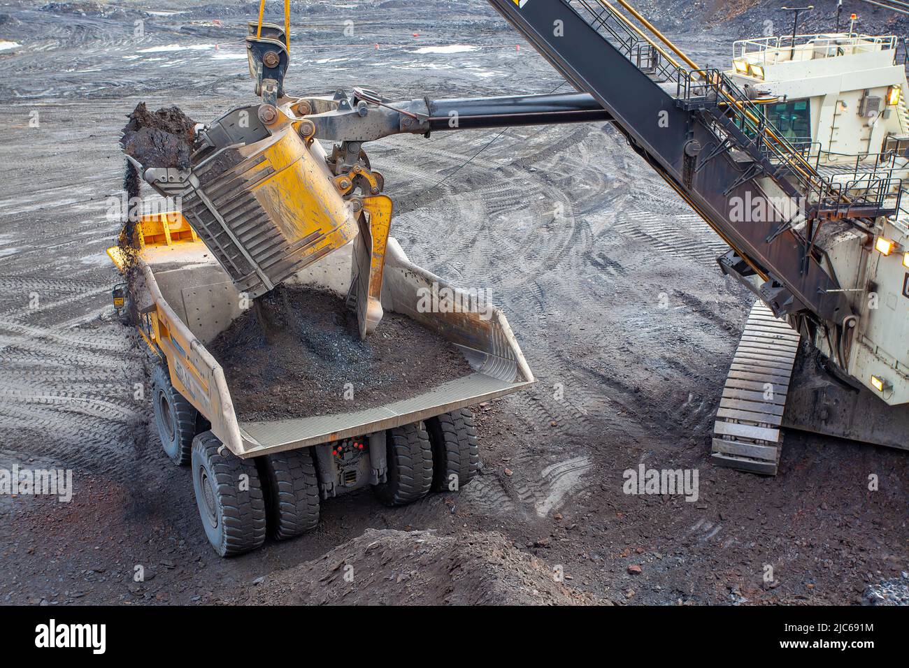 Mining operations extracting minerals hi-res stock photography and ...