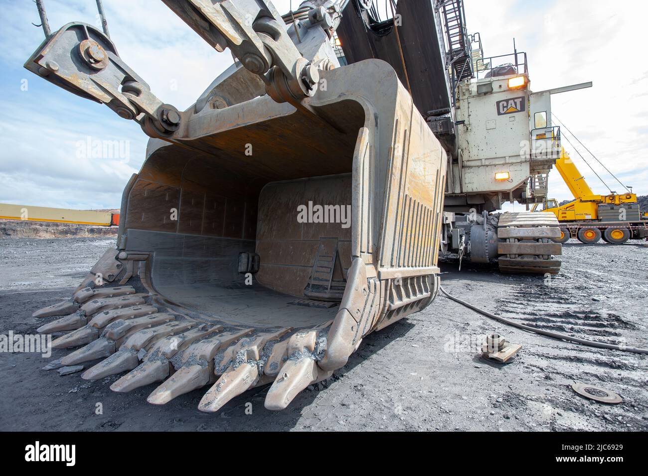 Mining operations extracting minerals hi-res stock photography and ...