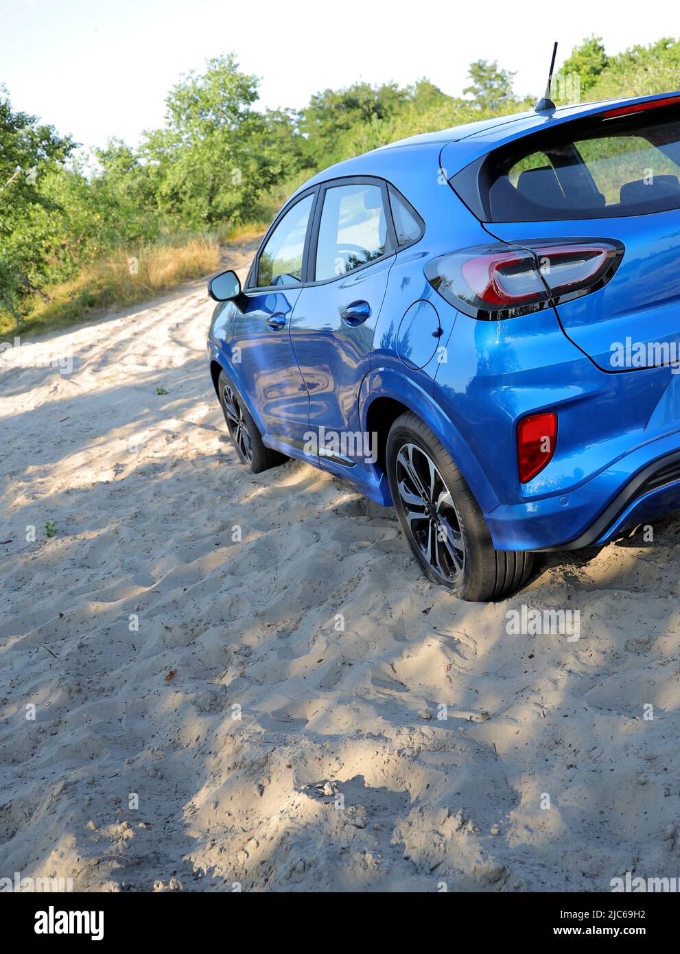 Car stuck in sand hi-res stock photography and images - Alamy