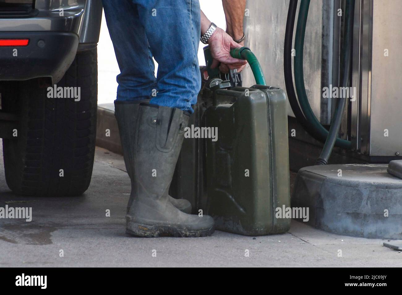 Petrol cans hi-res stock photography and images - Alamy