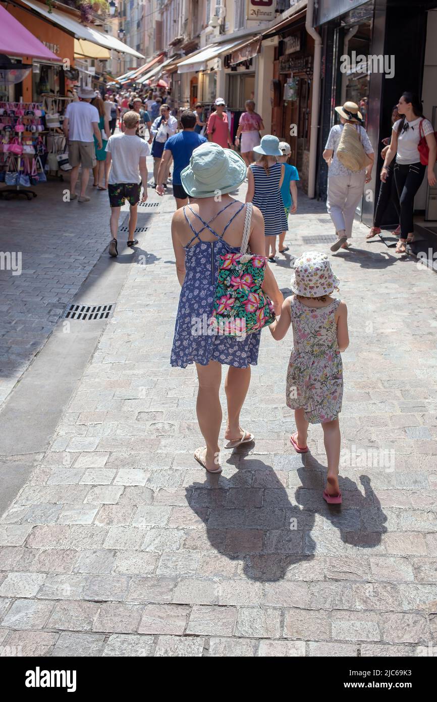 Authentic family moments in loving hi-res stock photography and images ...