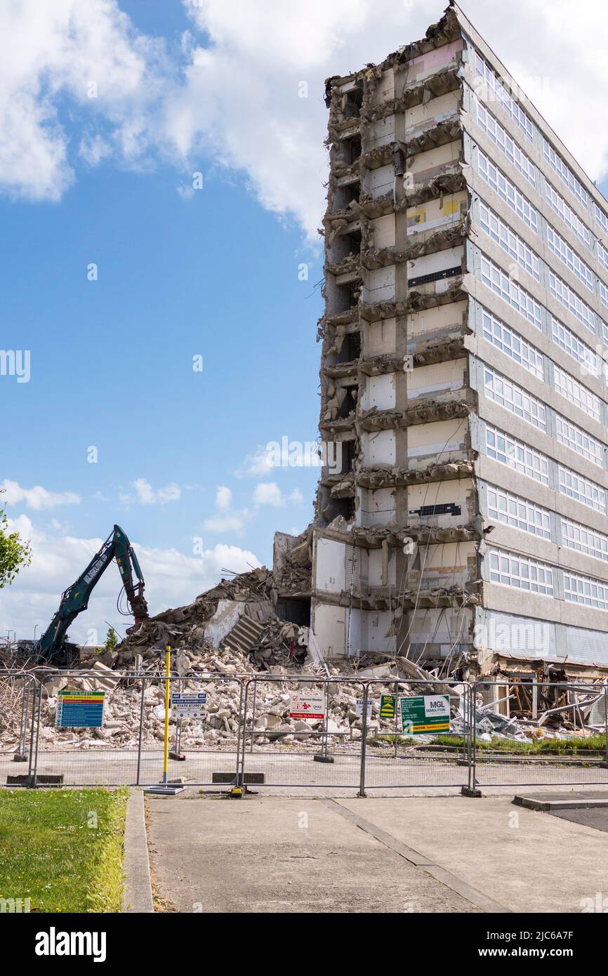 High rise flats demolition uk hi-res stock photography and images - Alamy
