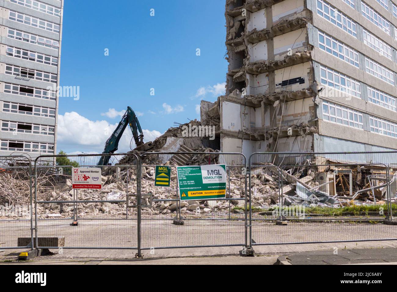 High rise flats demolition uk hi-res stock photography and images - Alamy