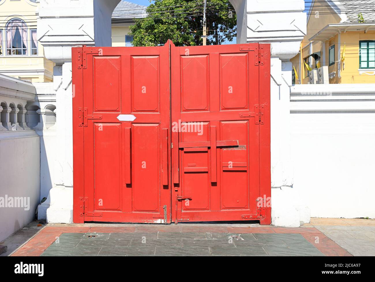 Wooden gate with a bolt hi-res stock photography and images - Alamy