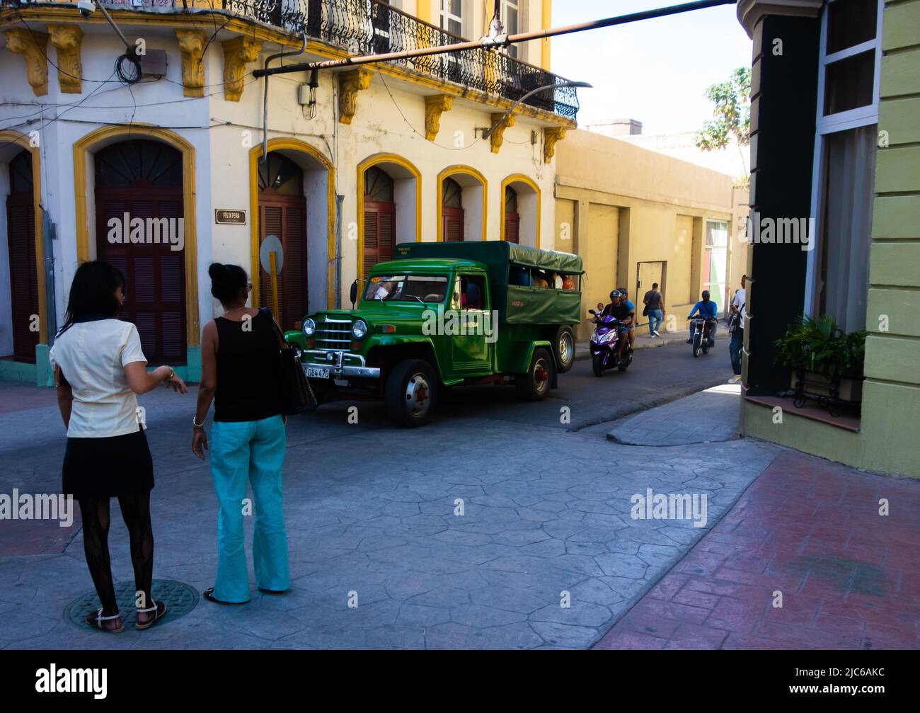 Old rusty truck on street hi-res stock photography and images - Alamy