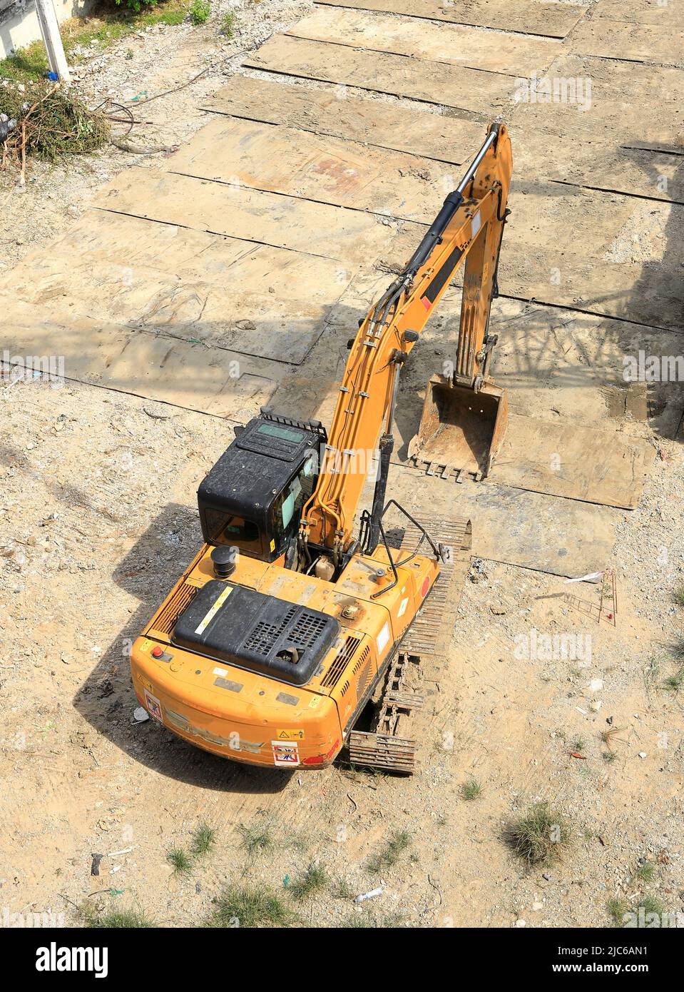 Backhoe tractor demolition demolish hi-res stock photography and images ...
