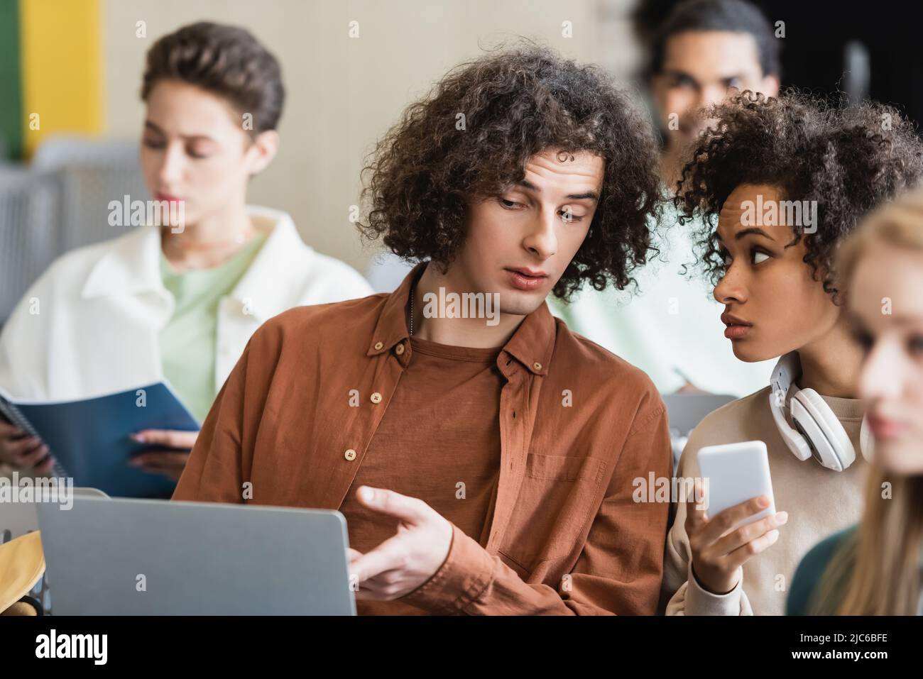 Student mobile classroom lecture hi-res stock photography and images ...