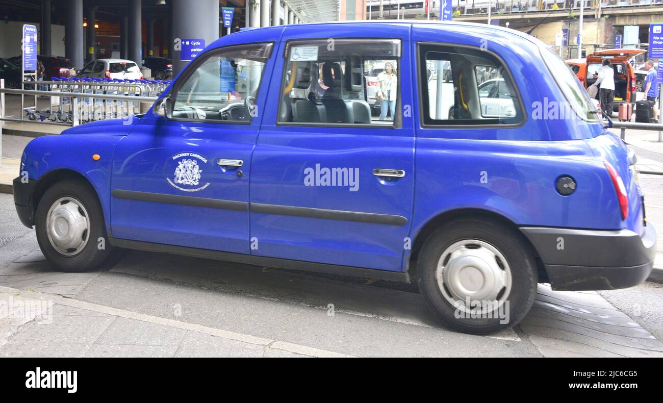 Hackney cab hi-res stock photography and images - Alamy