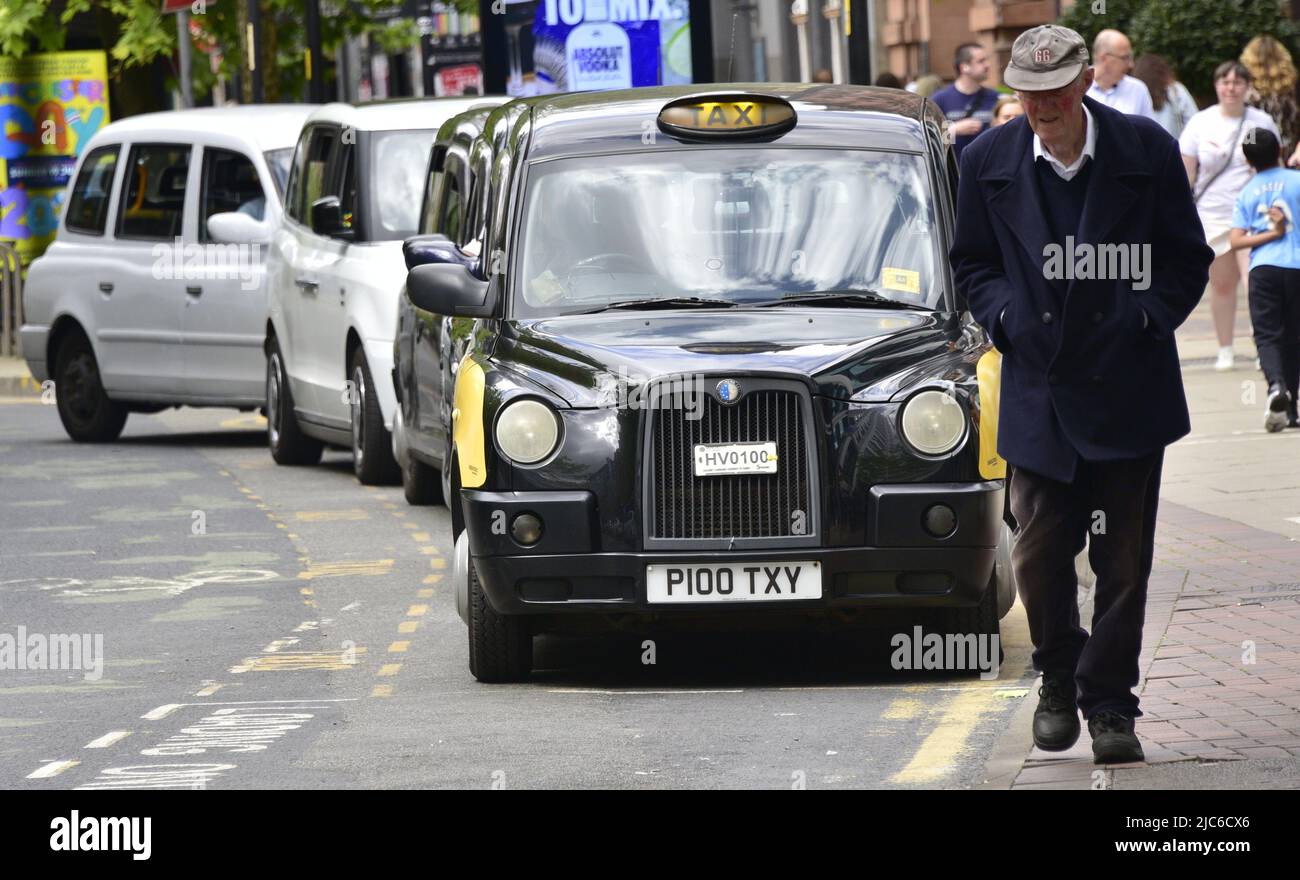 Hackney cab hi-res stock photography and images - Alamy