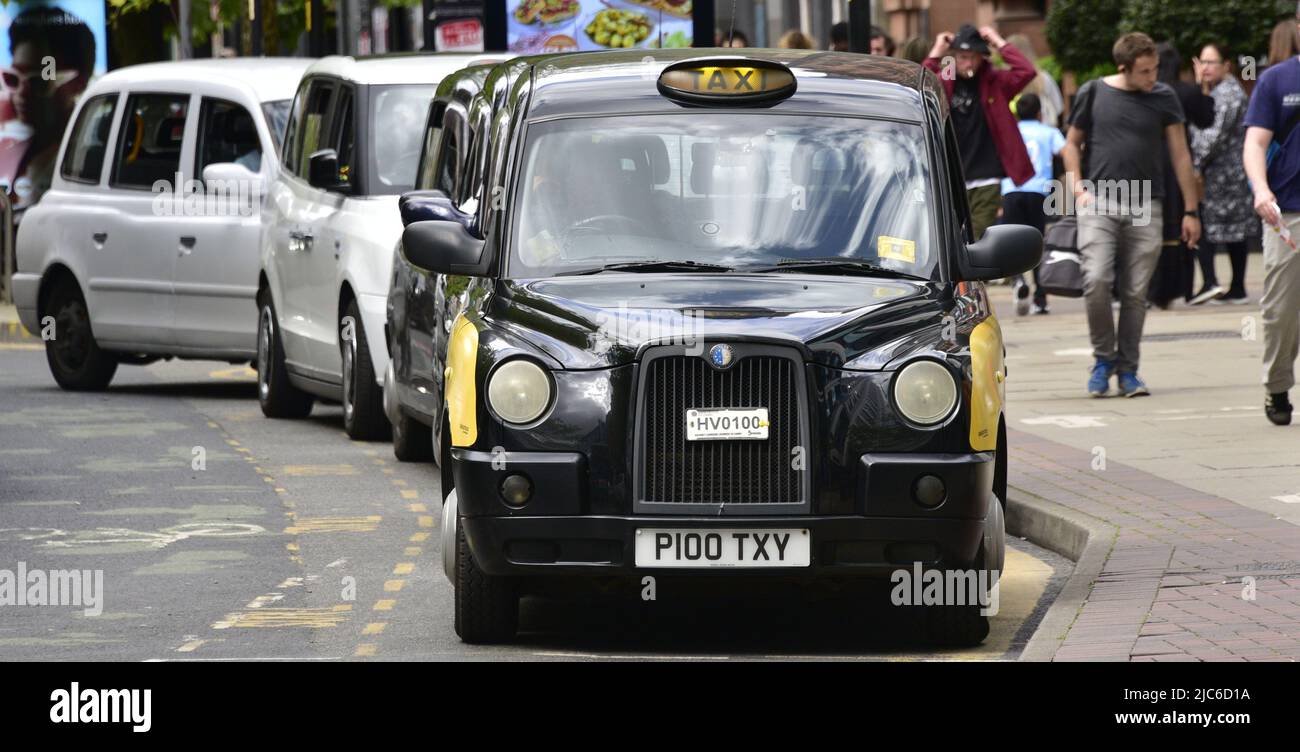 Hackney cab hi-res stock photography and images - Alamy