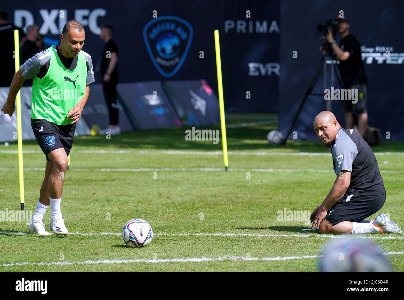 Cafu roberto carlos hi-res stock photography and images - Alamy