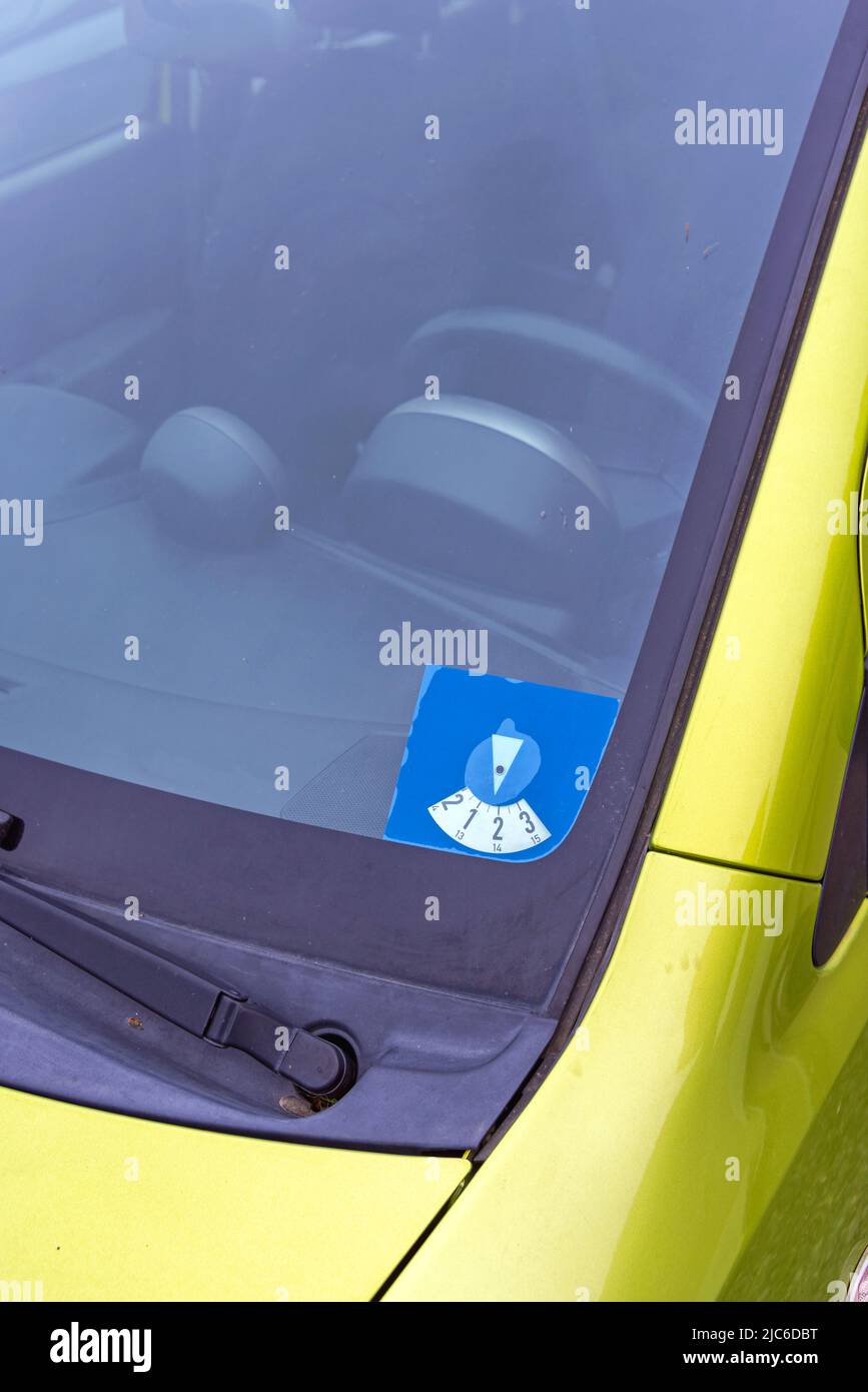 Cover car windscreen hi-res stock photography and images - Alamy