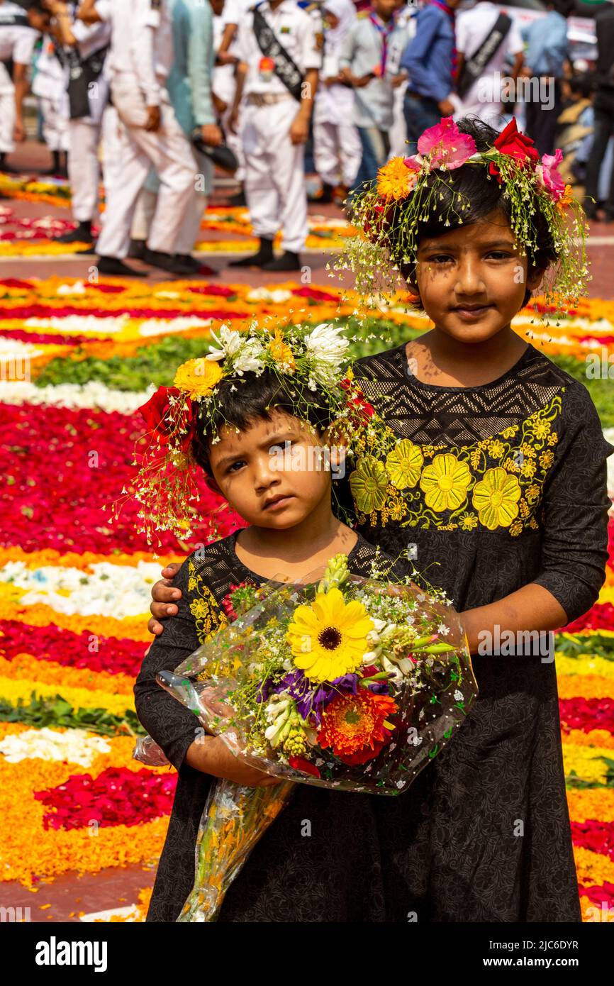 Two girl children came to pay homage to the martyrs of Language ...